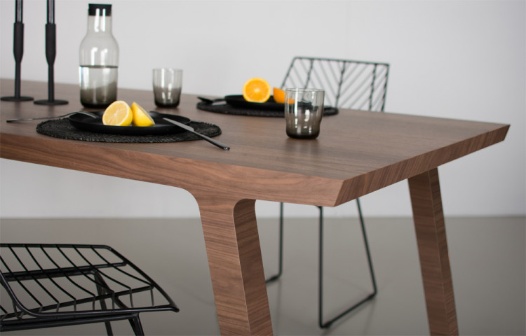 Modern dining table in walnut - design by Ronald Knol (RKNL)