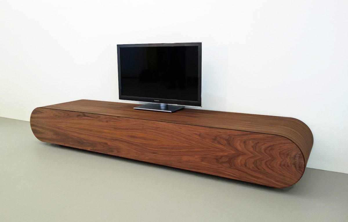 Design TV meubel notenhout - RKNL Meubelstudio